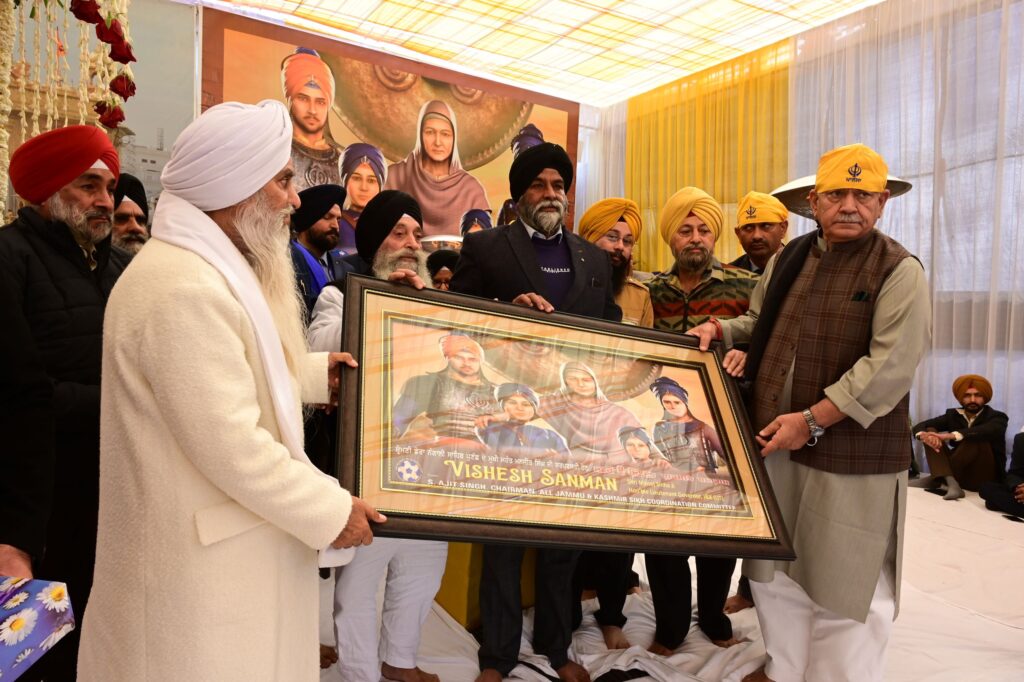 LG attends 'Shabad Kirtan' organised by All J&K Sikh Coordination Committee — The Kashmir Monitor